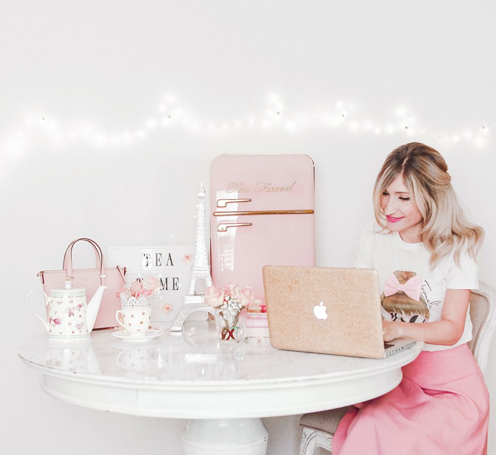 How To Make Your Workspace Pretty & Girly - J'adore Lexie Couture